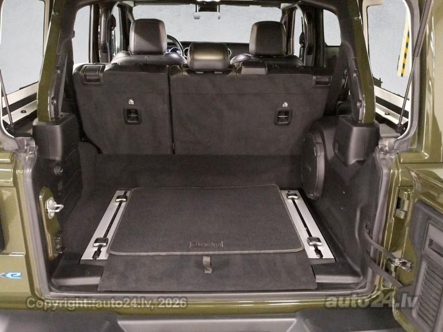 Green Jeep Wrangler 2021 in Tallinn, with an engine capacity of 2.00 L and mileage of 56 thousand km for 42990 €, photo 9 on AUTOMOTO.COM.LV