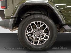 Green Jeep Wrangler 2021 in Tallinn, with an engine capacity of 2.00 L and mileage of 56 thousand km for 42990 €, photo 10 on AUTOMOTO.COM.LV