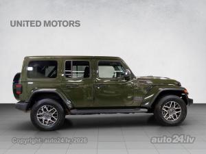 Green Jeep Wrangler 2021 in Tallinn, with an engine capacity of 2.00 L and mileage of 56 thousand km for 42990 €, photo 12 on AUTOMOTO.COM.LV