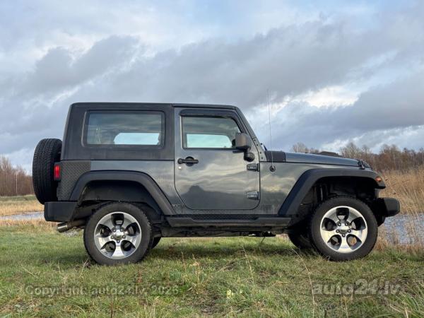 Grey Jeep Wrangler 2009 in Tallinn, with an engine capacity of 3.80 L and mileage of 90 thousand km for 17900 €, photo 2 on AUTOMOTO.COM.LV