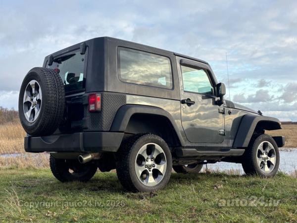 Grey Jeep Wrangler 2009 in Tallinn, with an engine capacity of 3.80 L and mileage of 90 thousand km for 17900 €, photo 3 on AUTOMOTO.COM.LV