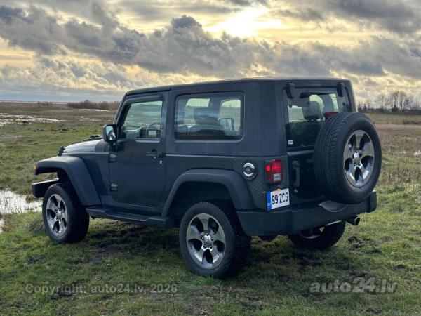 Grey Jeep Wrangler 2009 in Tallinn, with an engine capacity of 3.80 L and mileage of 90 thousand km for 17900 €, photo 4 on AUTOMOTO.COM.LV
