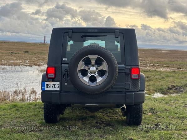 Grey Jeep Wrangler 2009 in Tallinn, with an engine capacity of 3.80 L and mileage of 90 thousand km for 17900 €, photo 5 on AUTOMOTO.COM.LV