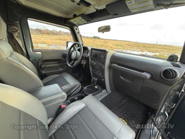 Grey Jeep Wrangler 2009 in Tallinn, with an engine capacity of 3.80 L and mileage of 90 thousand km for 17900 €, photo 8 on AUTOMOTO.COM.LV