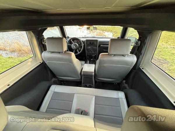Grey Jeep Wrangler 2009 in Tallinn, with an engine capacity of 3.80 L and mileage of 90 thousand km for 17900 €, photo 11 on AUTOMOTO.COM.LV