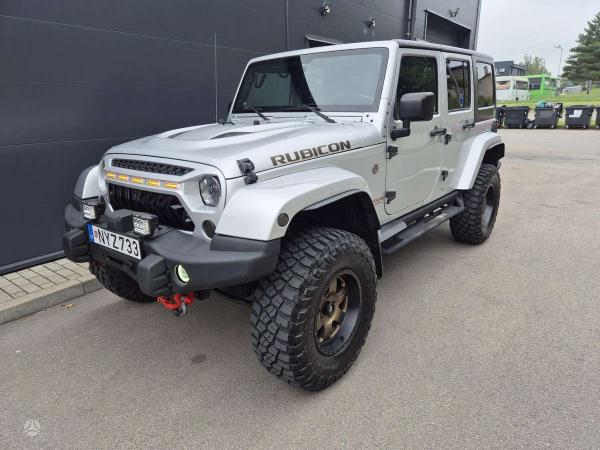 Grey Jeep Wrangler 2010 in Raseiniai, with an engine capacity of 2.78 L and mileage of 212 thousand km for 21900 €, photo 2 on AUTOMOTO.COM.LV