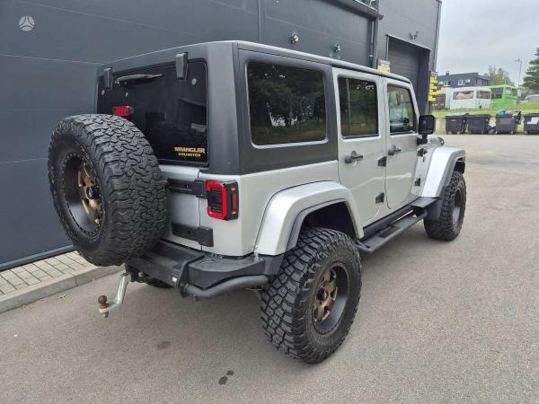 Grey Jeep Wrangler 2010 in Raseiniai, with an engine capacity of 2.78 L and mileage of 212 thousand km for 21900 €, photo 4 on AUTOMOTO.COM.LV
