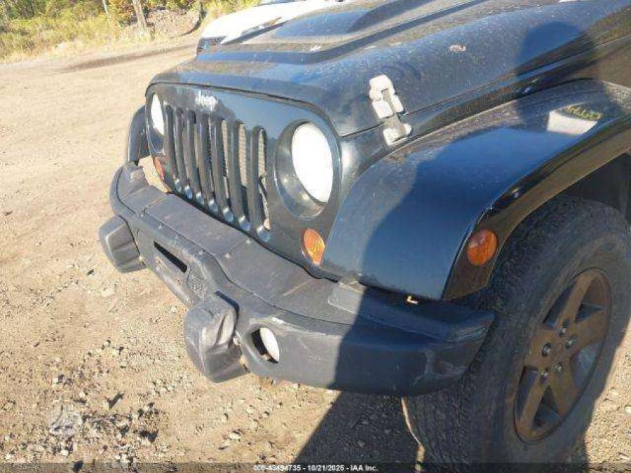 Grey Jeep Wrangler 2012 in Klaipeda, with an engine capacity of 3.60 L and mileage of 206 thousand km for 12500 €, photo 6 on AUTOMOTO.COM.LV