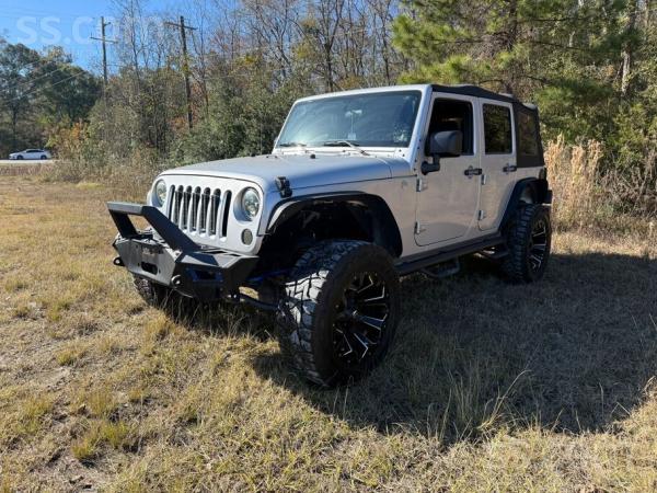 Pelēks Jeep Wrangler 2012 Rīga, ar dzinēja tilpumu 3.60 L un nobraukumu 170 tūkst. km par 16000 €, foto 2 vietnē AUTOMOTO.COM.LV