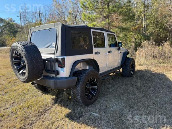 Pelēks Jeep Wrangler 2012 Rīga, ar dzinēja tilpumu 3.60 L un nobraukumu 170 tūkst. km par 16000 €, foto 4 vietnē AUTOMOTO.COM.LV