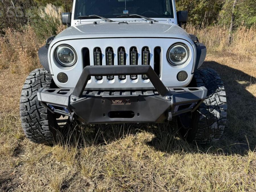 Grey Jeep Wrangler 2012 in Riga, with an engine capacity of 3.60 L and mileage of 170 thousand km for 16000 €, photo 6 on AUTOMOTO.COM.LV