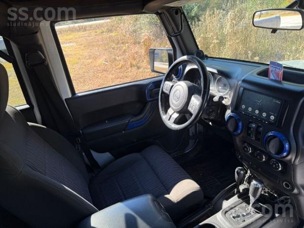 Pelēks Jeep Wrangler 2012 Rīga, ar dzinēja tilpumu 3.60 L un nobraukumu 170 tūkst. km par 16000 €, foto 7 vietnē AUTOMOTO.COM.LV