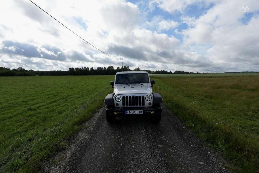 Grey Jeep Wrangler 2012 in Vilnius, with an engine capacity of 2.78 L and mileage of 197 thousand km for 22900 €, photo 1 on AUTOMOTO.COM.LV