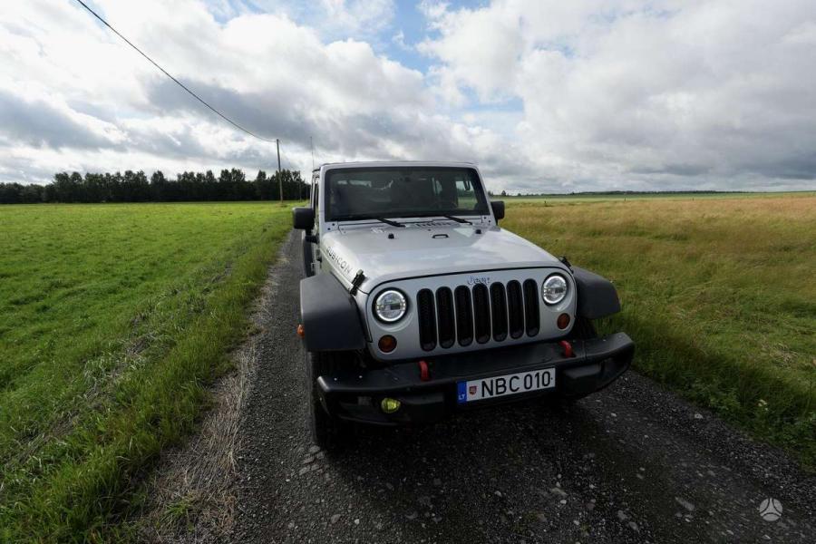 Grey Jeep Wrangler 2012 in Vilnius, with an engine capacity of 2.78 L and mileage of 197 thousand km for 22900 €, photo 4 on AUTOMOTO.COM.LV