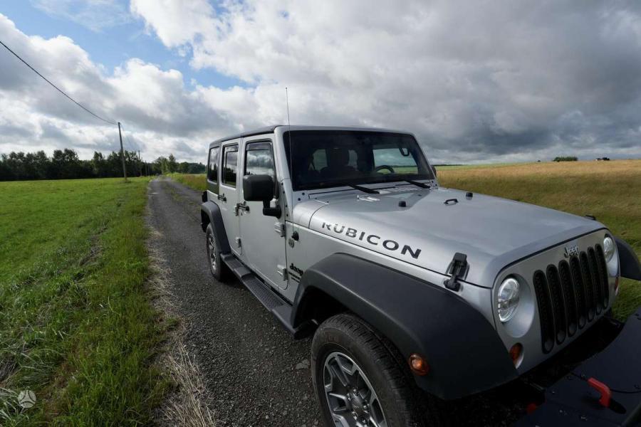 Grey Jeep Wrangler 2012 in Vilnius, with an engine capacity of 2.78 L and mileage of 197 thousand km for 22900 €, photo 5 on AUTOMOTO.COM.LV