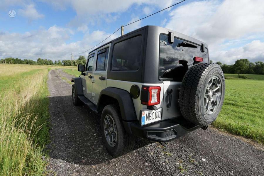 Grey Jeep Wrangler 2012 in Vilnius, with an engine capacity of 2.78 L and mileage of 197 thousand km for 22900 €, photo 7 on AUTOMOTO.COM.LV