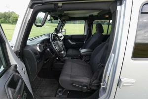 Grey Jeep Wrangler 2012 in Vilnius, with an engine capacity of 2.78 L and mileage of 197 thousand km for 22900 €, photo 10 on AUTOMOTO.COM.LV
