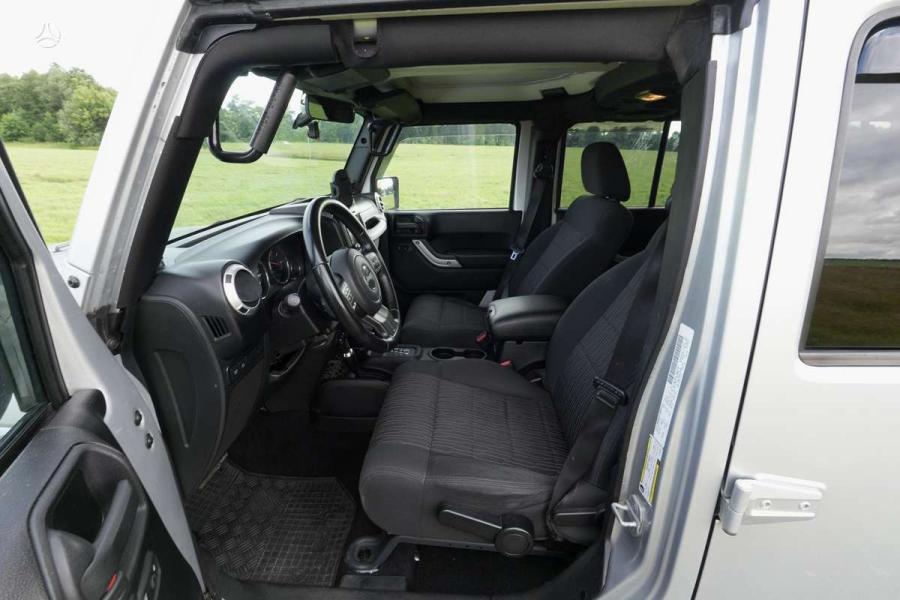 Grey Jeep Wrangler 2012 in Vilnius, with an engine capacity of 2.78 L and mileage of 197 thousand km for 22900 €, photo 10 on AUTOMOTO.COM.LV