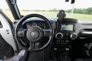 Grey Jeep Wrangler 2012 in Vilnius, with an engine capacity of 2.78 L and mileage of 197 thousand km for 22900 €, photo 12 on AUTOMOTO.COM.LV
