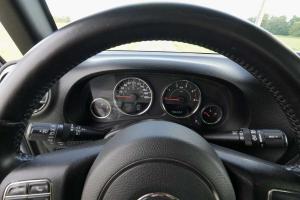 Grey Jeep Wrangler 2012 in Vilnius, with an engine capacity of 2.78 L and mileage of 197 thousand km for 22900 €, photo 13 on AUTOMOTO.COM.LV