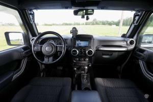 Grey Jeep Wrangler 2012 in Vilnius, with an engine capacity of 2.78 L and mileage of 197 thousand km for 22900 €, photo 14 on AUTOMOTO.COM.LV