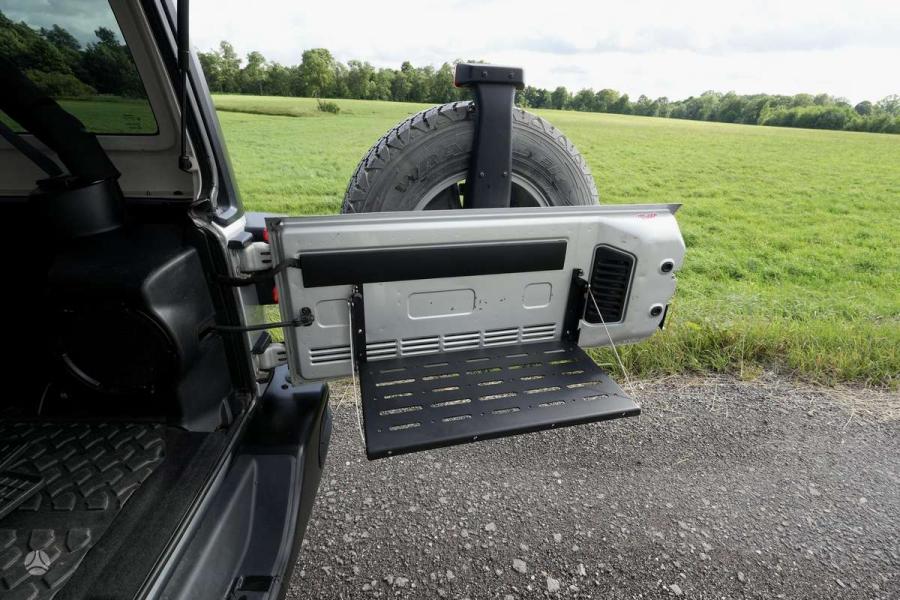 Grey Jeep Wrangler 2012 in Vilnius, with an engine capacity of 2.78 L and mileage of 197 thousand km for 22900 €, photo 18 on AUTOMOTO.COM.LV