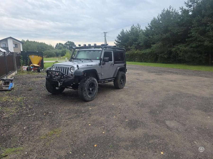 Grey Jeep Wrangler 2013 in Vilnius, with an engine capacity of 3.60 L and mileage of 160 thousand km for 15700 €, photo 5 on AUTOMOTO.COM.LV