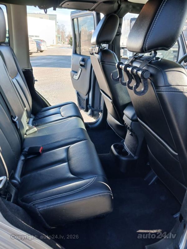 Pelēks Jeep Wrangler 2014 Tallina, ar dzinēja tilpumu 2.80 L un nobraukumu 76 tūkst. km par 27500 €, foto 7 vietnē AUTOMOTO.COM.LV