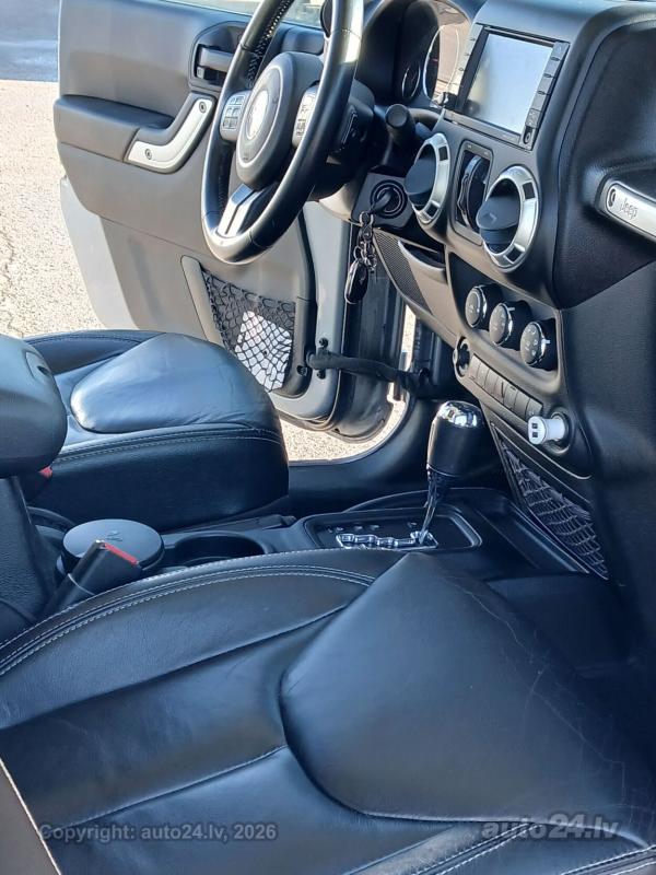 Pelēks Jeep Wrangler 2014 Tallina, ar dzinēja tilpumu 2.80 L un nobraukumu 76 tūkst. km par 27500 €, foto 8 vietnē AUTOMOTO.COM.LV