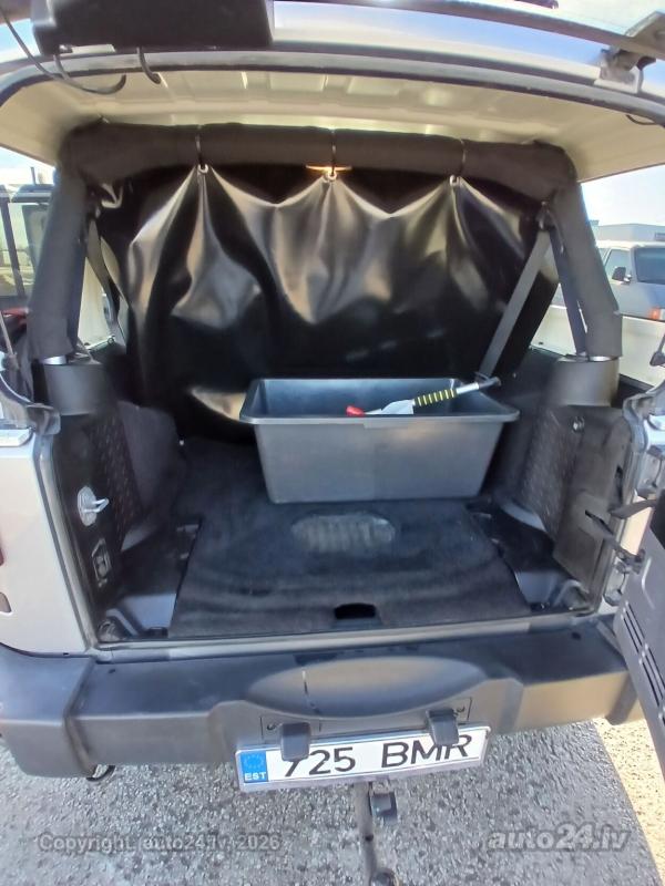Pelēks Jeep Wrangler 2014 Tallina, ar dzinēja tilpumu 2.80 L un nobraukumu 76 tūkst. km par 27500 €, foto 9 vietnē AUTOMOTO.COM.LV