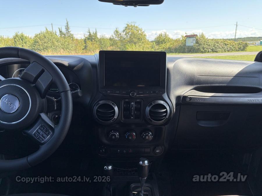Grey Jeep Wrangler 2014 in Tallinn, with an engine capacity of 3.60 L and mileage of 0 thousand km for 19600 €, photo 8 on AUTOMOTO.COM.LV