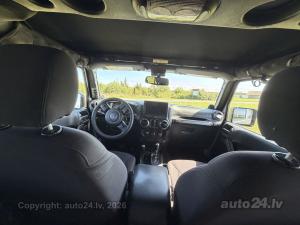 Grey Jeep Wrangler 2014 in Tallinn, with an engine capacity of 3.60 L and mileage of 0 thousand km for 19600 €, photo 9 on AUTOMOTO.COM.LV