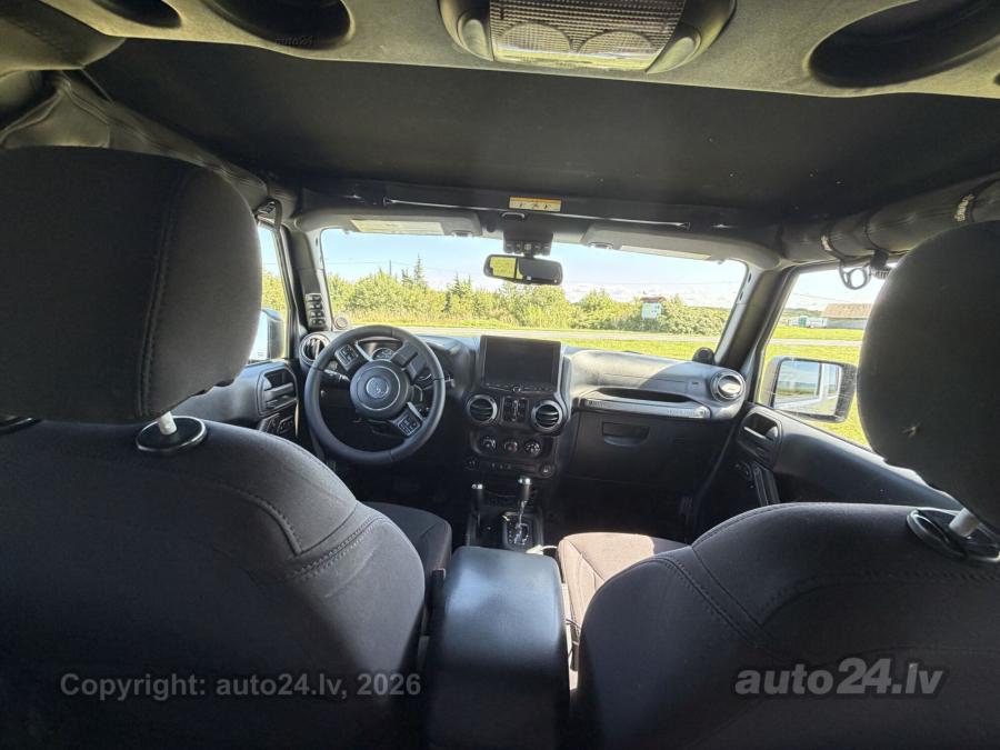 Grey Jeep Wrangler 2014 in Tallinn, with an engine capacity of 3.60 L and mileage of 0 thousand km for 19600 €, photo 9 on AUTOMOTO.COM.LV
