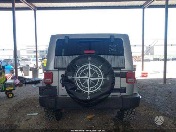Pelēks Jeep Wrangler 2015 Klaipėda, ar dzinēja tilpumu 3.60 L un nobraukumu 90 tūkst. km par 10000 €, foto 4 vietnē AUTOMOTO.COM.LV