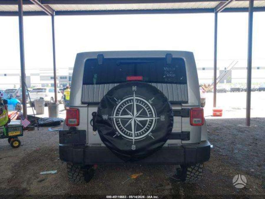 Pelēks Jeep Wrangler 2015 Klaipėda, ar dzinēja tilpumu 3.60 L un nobraukumu 90 tūkst. km par 10000 €, foto 5 vietnē AUTOMOTO.COM.LV