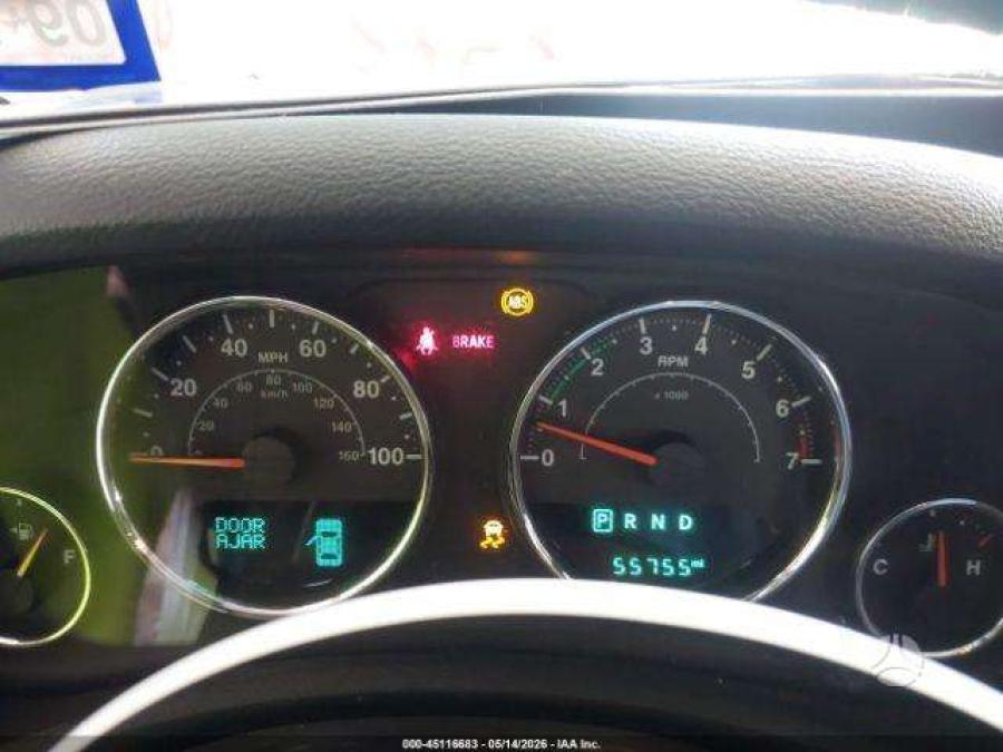 Pelēks Jeep Wrangler 2015 Klaipėda, ar dzinēja tilpumu 3.60 L un nobraukumu 90 tūkst. km par 10000 €, foto 13 vietnē AUTOMOTO.COM.LV
