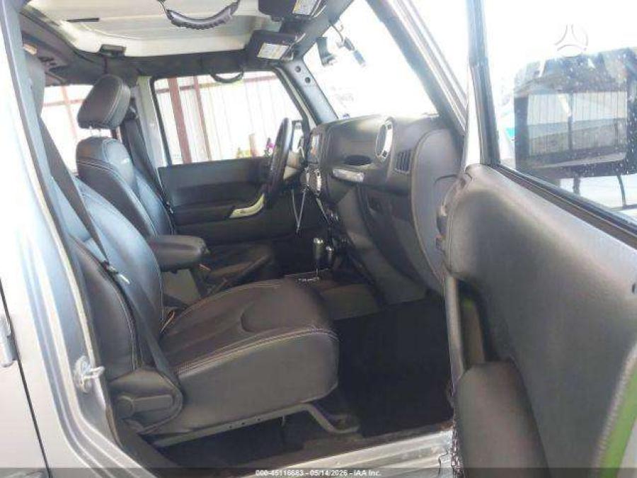 Pelēks Jeep Wrangler 2015 Klaipėda, ar dzinēja tilpumu 3.60 L un nobraukumu 90 tūkst. km par 10000 €, foto 14 vietnē AUTOMOTO.COM.LV