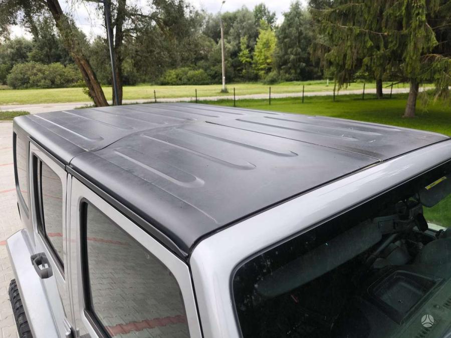 Grey Jeep Wrangler 2016 in Siauliai, with an engine capacity of 3.60 L and mileage of 217 thousand km for 12800 €, photo 9 on AUTOMOTO.COM.LV