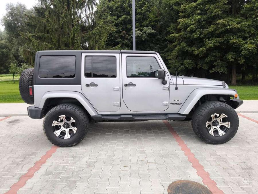 Grey Jeep Wrangler 2016 in Siauliai, with an engine capacity of 3.60 L and mileage of 217 thousand km for 12800 €, photo 10 on AUTOMOTO.COM.LV