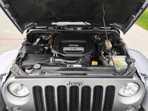 Grey Jeep Wrangler 2016 in Siauliai, with an engine capacity of 3.60 L and mileage of 217 thousand km for 12800 €, photo 12 on AUTOMOTO.COM.LV