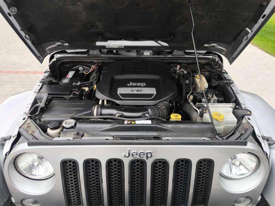 Grey Jeep Wrangler 2016 in Siauliai, with an engine capacity of 3.60 L and mileage of 217 thousand km for 12800 €, photo 12 on AUTOMOTO.COM.LV