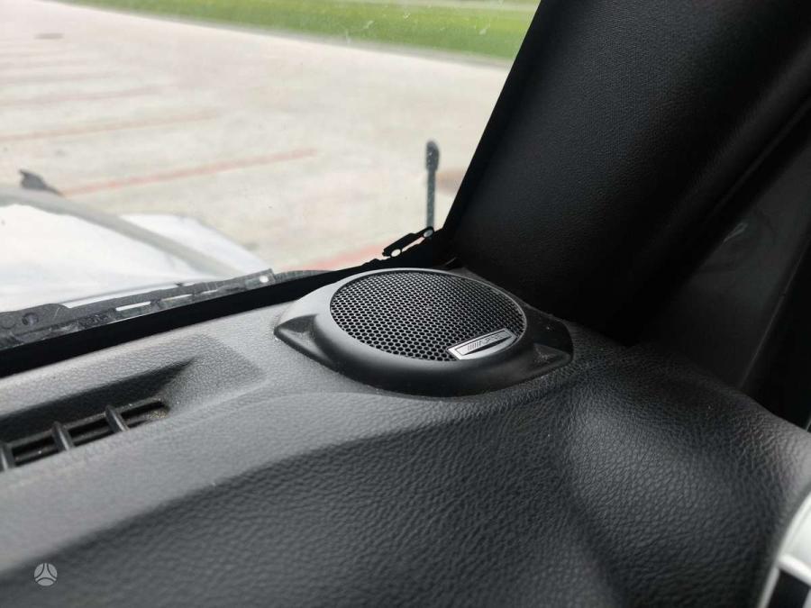 Grey Jeep Wrangler 2016 in Siauliai, with an engine capacity of 3.60 L and mileage of 217 thousand km for 12800 €, photo 14 on AUTOMOTO.COM.LV