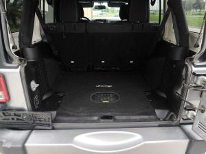 Grey Jeep Wrangler 2016 in Siauliai, with an engine capacity of 3.60 L and mileage of 217 thousand km for 12800 €, photo 22 on AUTOMOTO.COM.LV