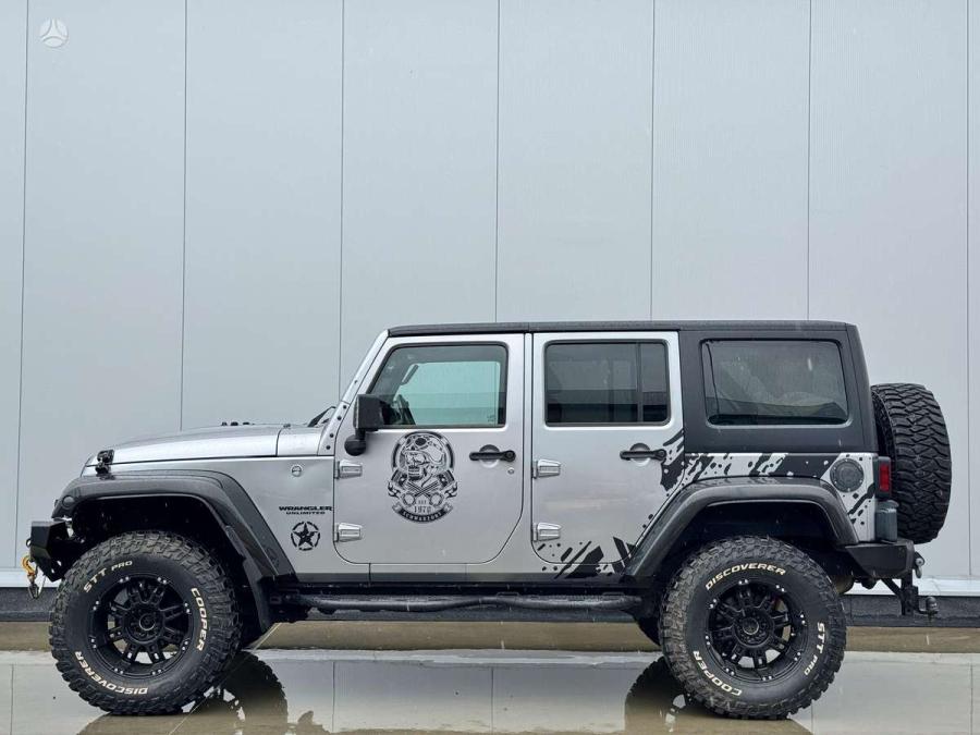 Pelēks Jeep Wrangler 2017 Viļņa, ar dzinēja tilpumu 3.60 L un nobraukumu 125 tūkst. km par 24500 €, foto 1 vietnē AUTOMOTO.COM.LV