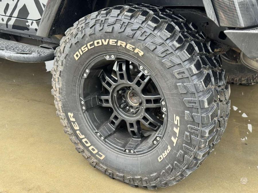 Pelēks Jeep Wrangler 2017 Viļņa, ar dzinēja tilpumu 3.60 L un nobraukumu 125 tūkst. km par 24500 €, foto 5 vietnē AUTOMOTO.COM.LV