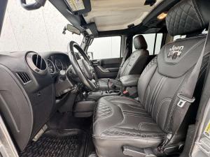 Pelēks Jeep Wrangler 2017 Viļņa, ar dzinēja tilpumu 3.60 L un nobraukumu 125 tūkst. km par 24500 €, foto 9 vietnē AUTOMOTO.COM.LV