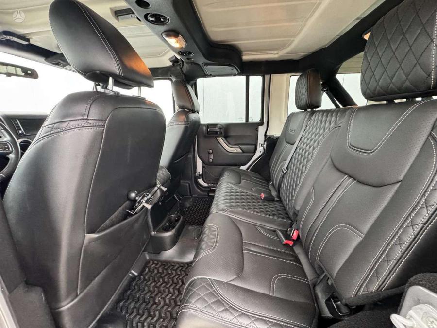 Pelēks Jeep Wrangler 2017 Viļņa, ar dzinēja tilpumu 3.60 L un nobraukumu 125 tūkst. km par 24500 €, foto 11 vietnē AUTOMOTO.COM.LV