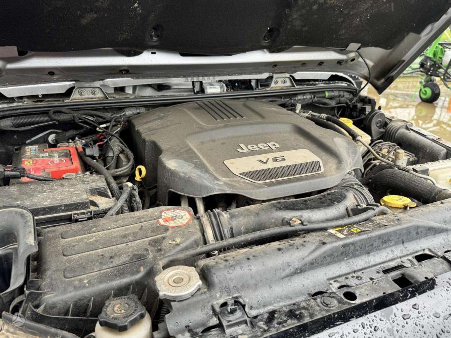 Pelēks Jeep Wrangler 2017 Viļņa, ar dzinēja tilpumu 3.60 L un nobraukumu 125 tūkst. km par 24500 €, foto 14 vietnē AUTOMOTO.COM.LV