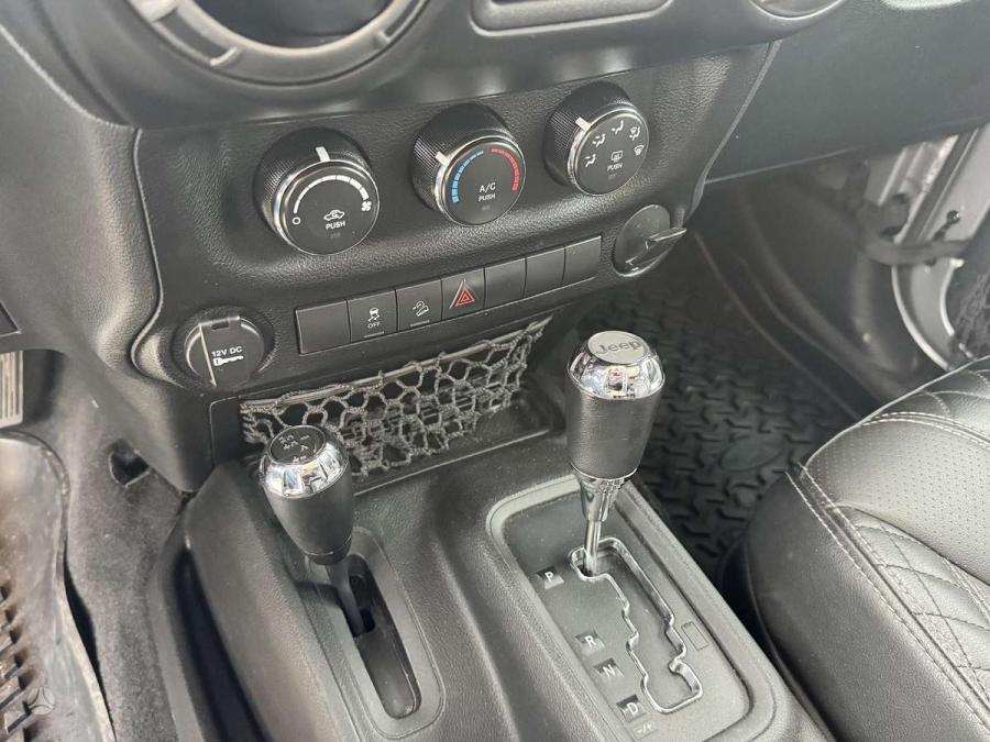 Pelēks Jeep Wrangler 2017 Viļņa, ar dzinēja tilpumu 3.60 L un nobraukumu 125 tūkst. km par 24500 €, foto 16 vietnē AUTOMOTO.COM.LV