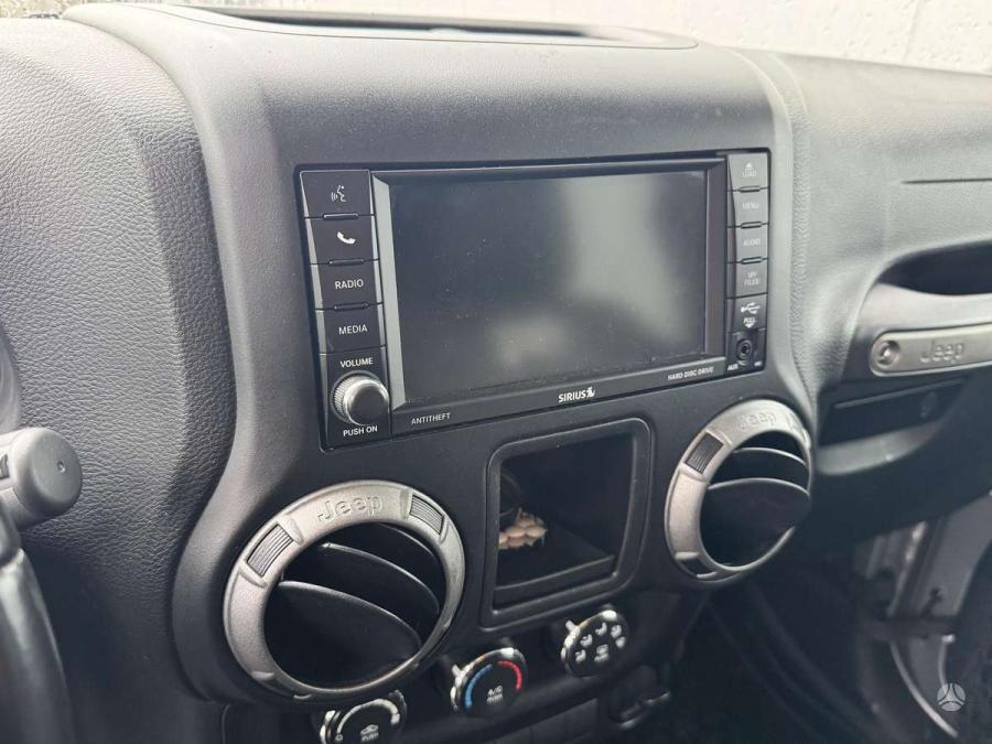 Pelēks Jeep Wrangler 2017 Viļņa, ar dzinēja tilpumu 3.60 L un nobraukumu 125 tūkst. km par 24500 €, foto 17 vietnē AUTOMOTO.COM.LV